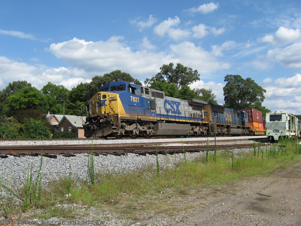 NB intermodal train Q198 accelerating after meeting Q237